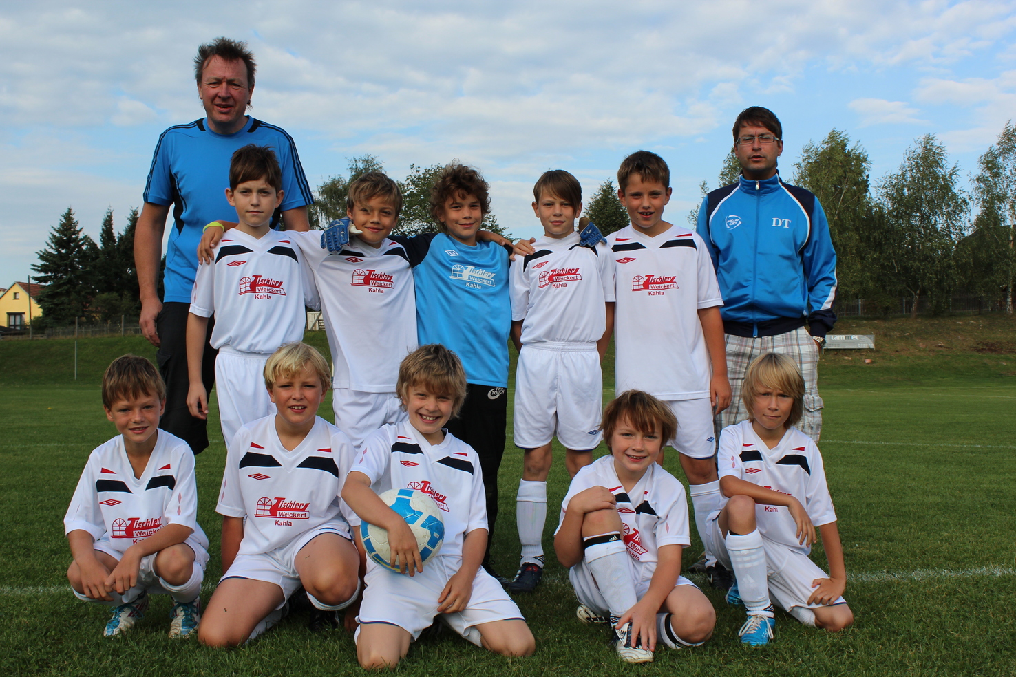 hintere Reihe v.l.n.r.: Jan Herzer (Trainer), Valentin Schmidt, Adrian ...